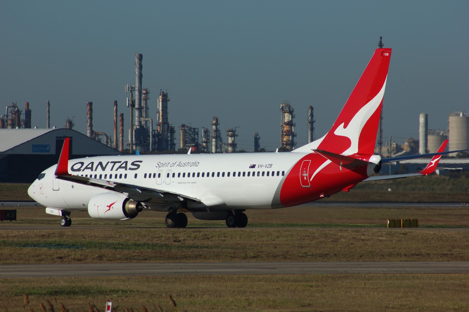 Central Queensland Plane Spotting: Qantas Boeing B737-800 VH-VZB in New ...