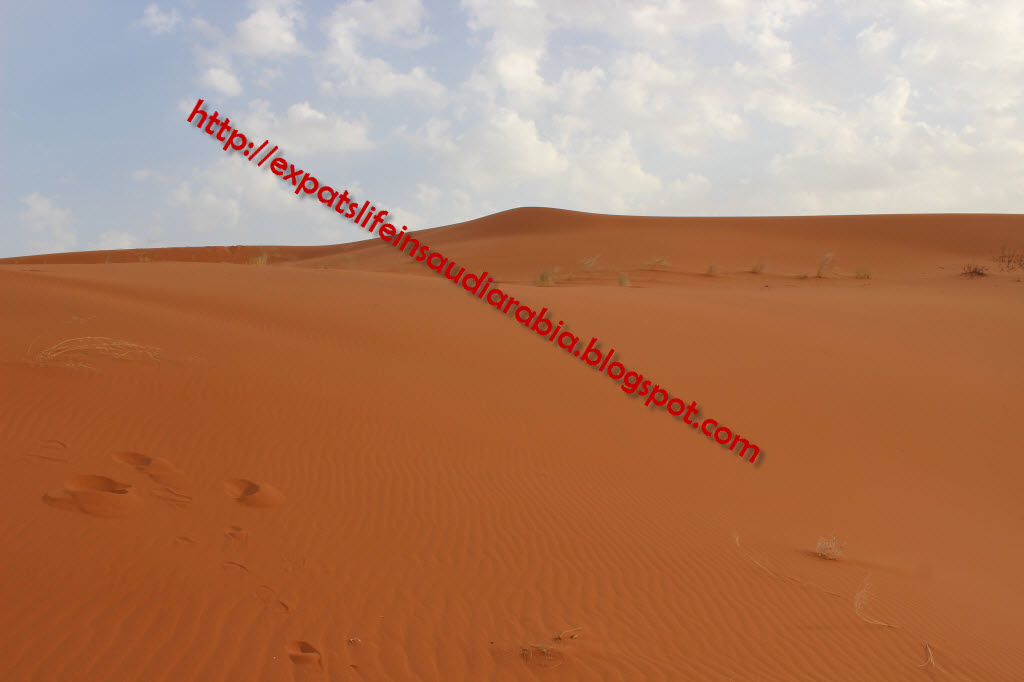 Visiting places in Riyadh: Red Sand Desert Riyadh ~ I Am Volunteer