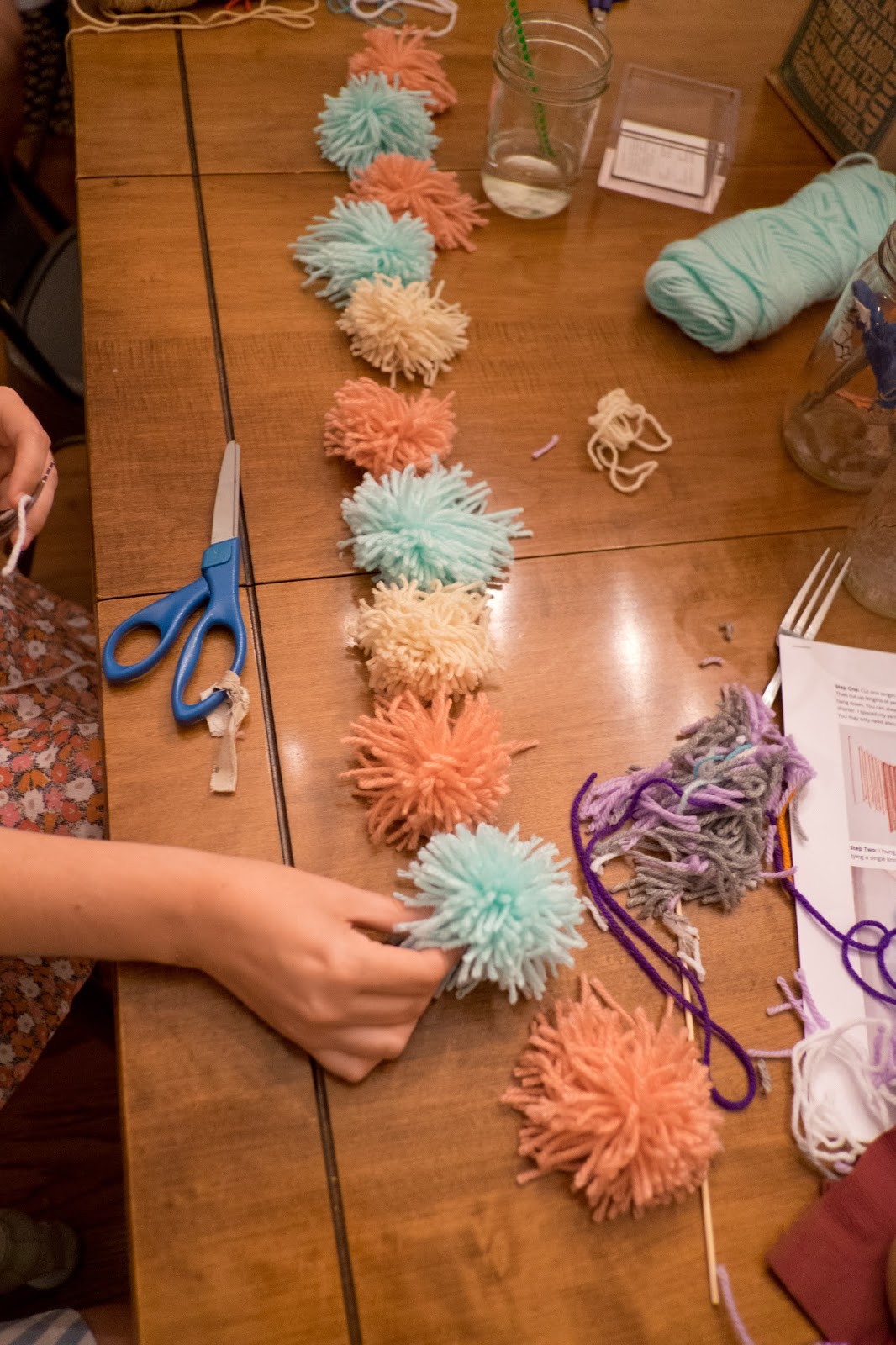 Domestic Fashionista: Girl's Craft Night: Yarn Art