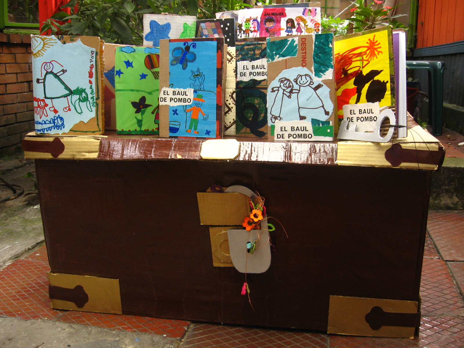 Amapola Cartonera: El Baúl de Pombo. Libro Cartonero hecho por niños y ...