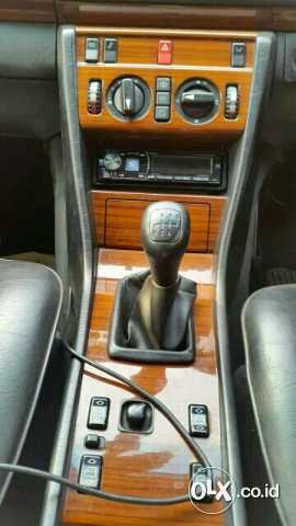 Mercy E220 / W124 1994 Silver Mt - Mercy Bekas - Barang Second Tapi Bagus