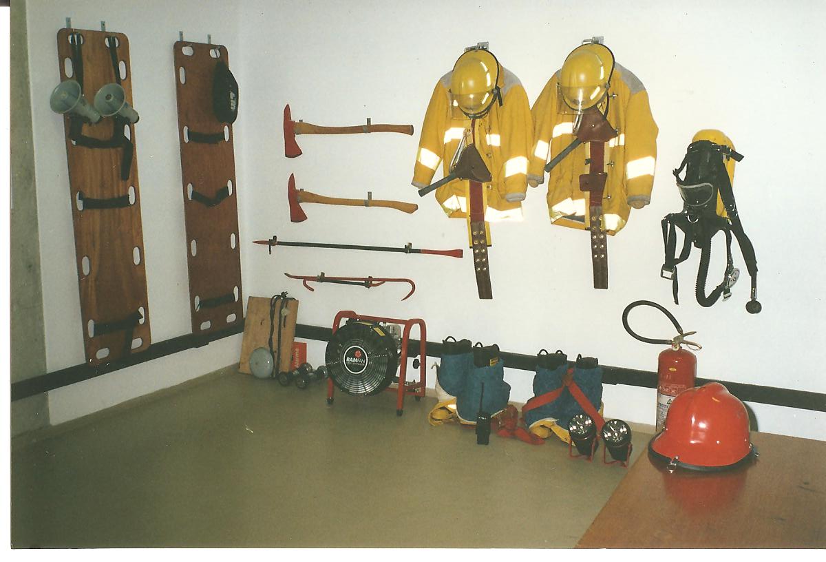 Equipamentos De Bombeiro Civil - RETOEDU