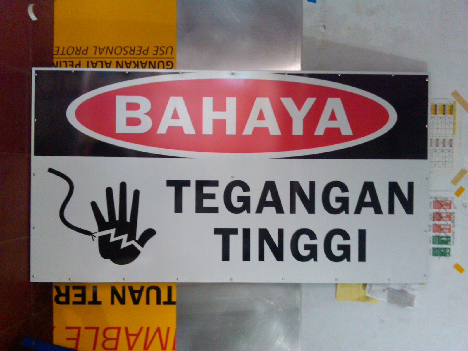 Terpopuler 21 Rambu Bahaya Listrik Tegangan Tinggi Gambar Rambu Rambu ...