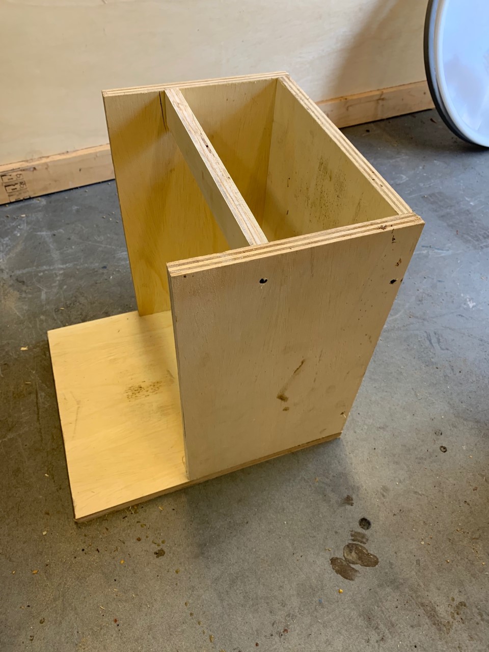 Rodent Proof Air tight Livestock Chicken Pet Feed Storage Bin and Dispenser