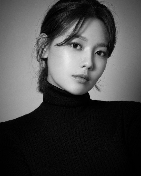 Sooyoung reveals new profile pictures for her agency