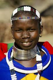 .: La tribu sudafricana Ndebele.