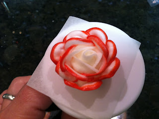 The Iced Queen: Royal Icing Tudor Rose