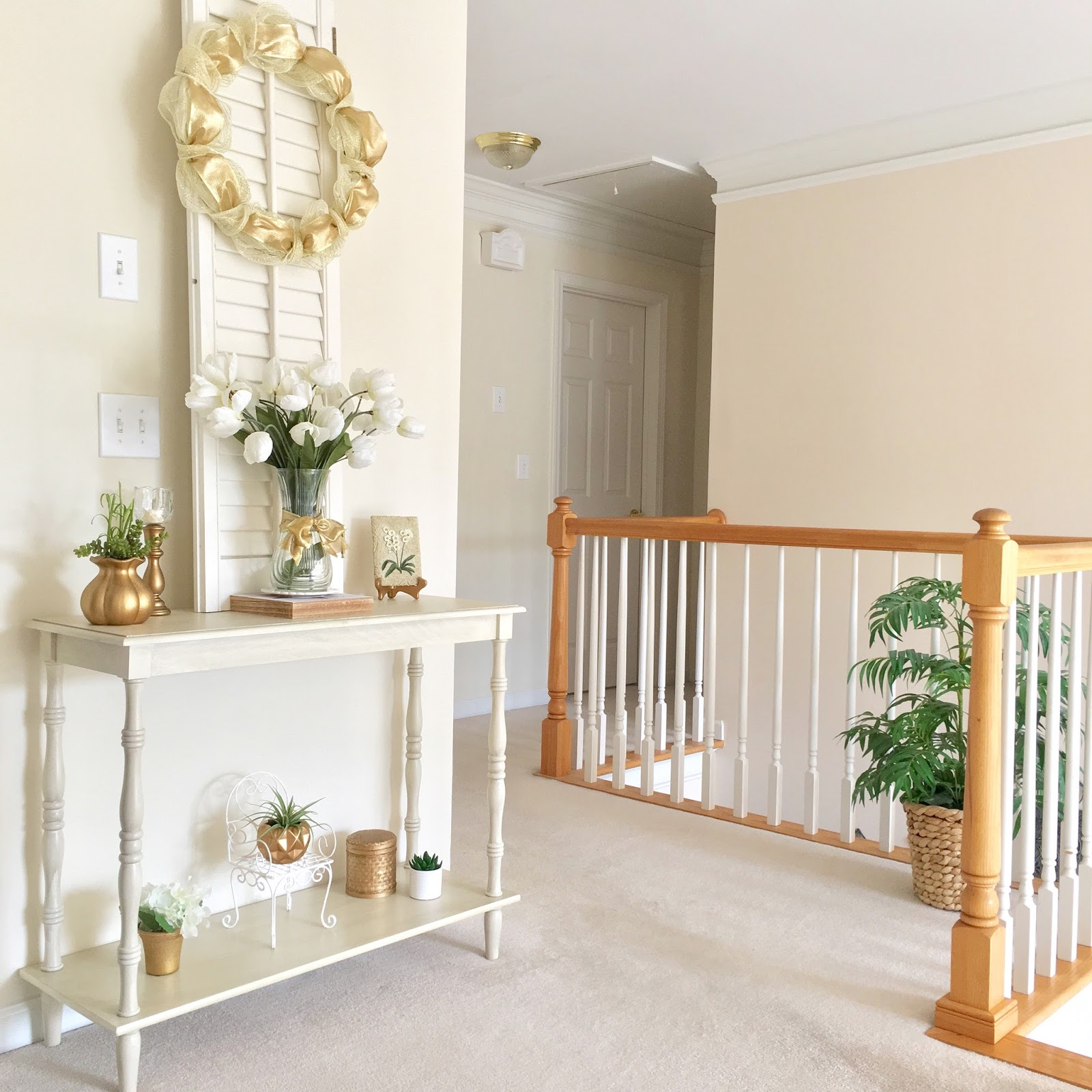 Tips, Treats & Treasures: Welcome March ~My "Spring" hall table decor~