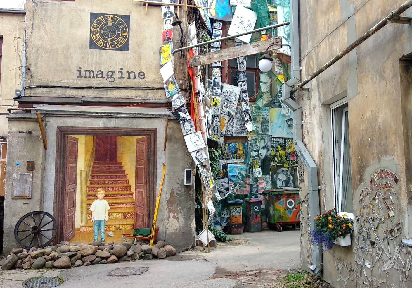 Graffiti hunting in Kaunas - Live a little