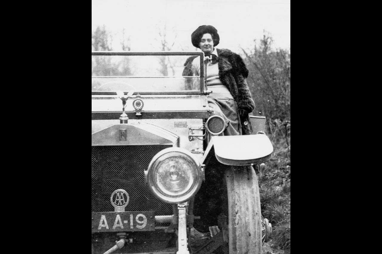 Rolls-Royce Spirit of Ecstasy born from scandal | Traveloscopy Travel News