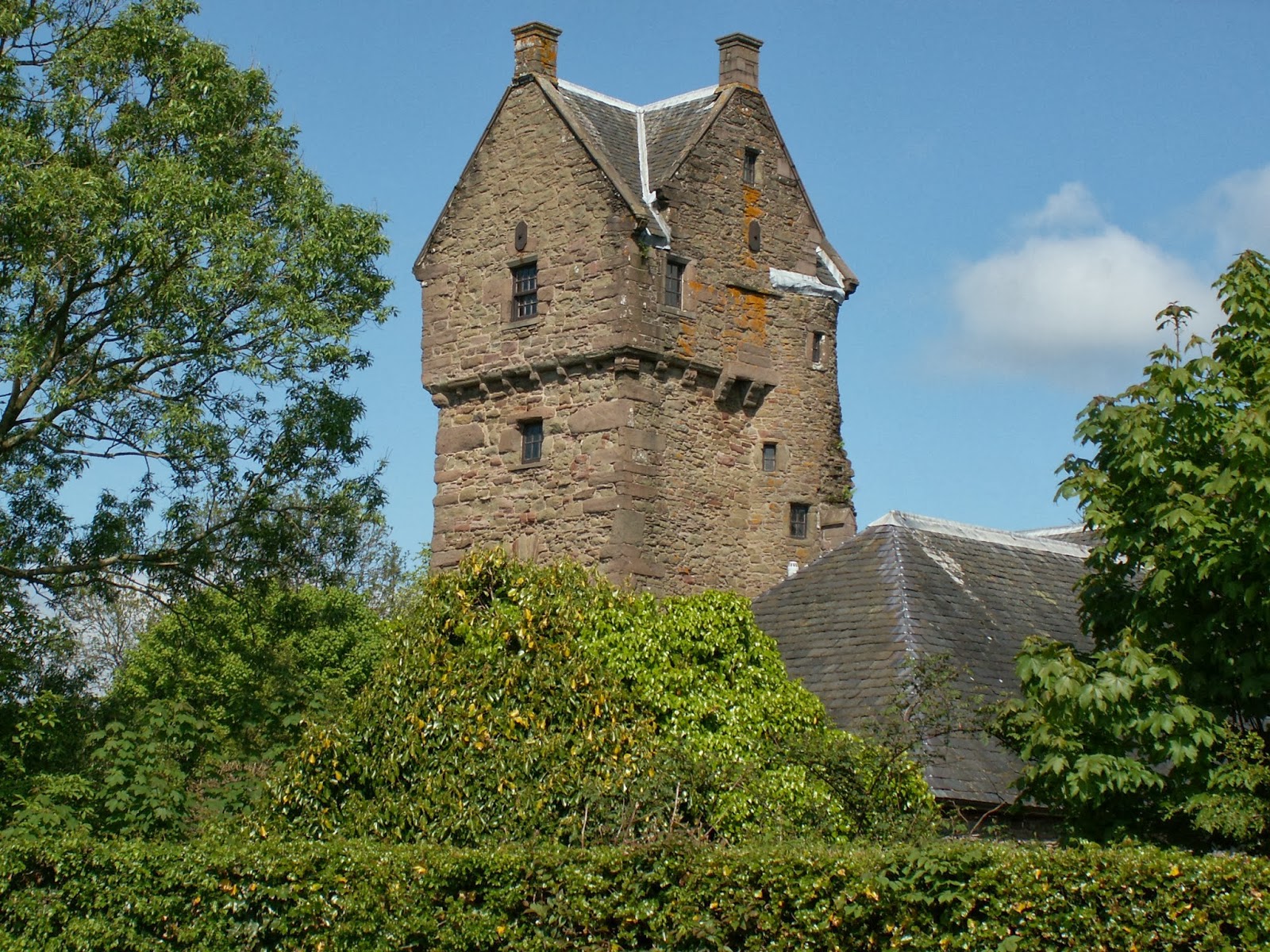 CUBO ET EXCUBO: Mains of Fintry Castle