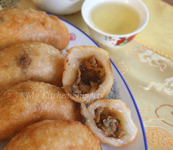 My Kitchen Snippets: Ham Sui Kok/Fried Crescent Dumplings