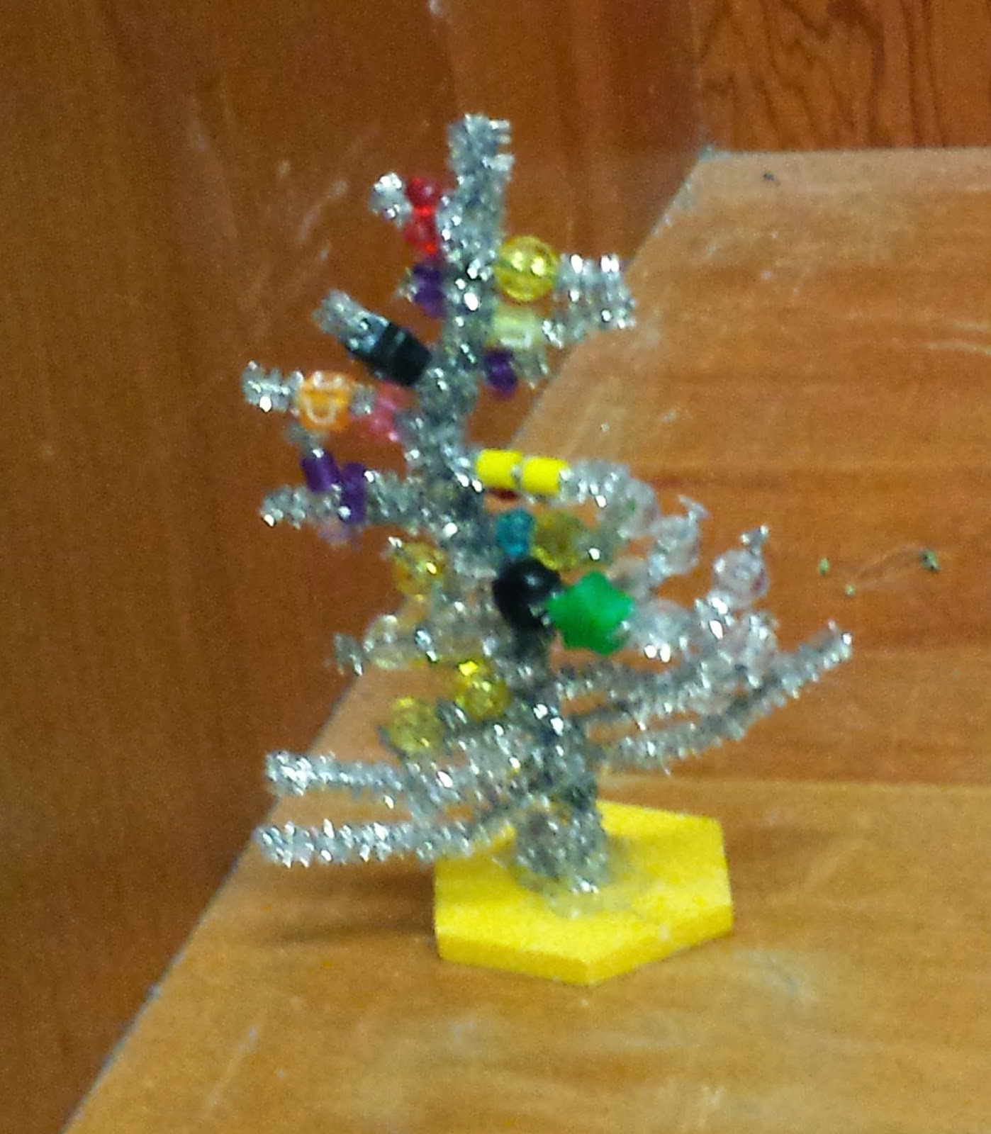 At School Making Crafts: Pipe Cleaner Tree