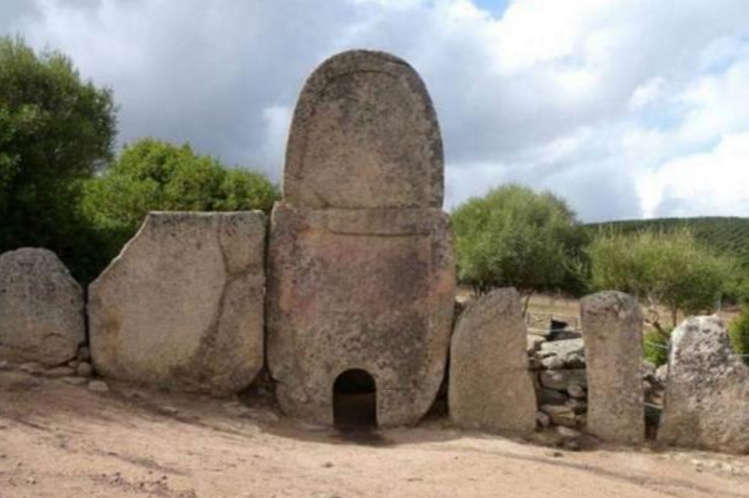 Forbidden History: The Mystery Of Ancient Sardinian Giants - Hystory ... Forbidden History: The Mystery Of Ancient Sardinian Giants - Hystory ...