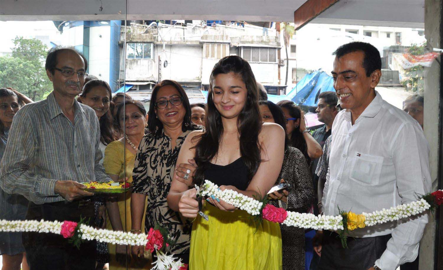 Alia Bhatt Hot Photos At Splashh Art Exhibition Inauguration Event