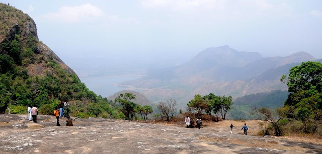 Tamilnadu Tourism: Kesavanpara View Point, Nelliampathy