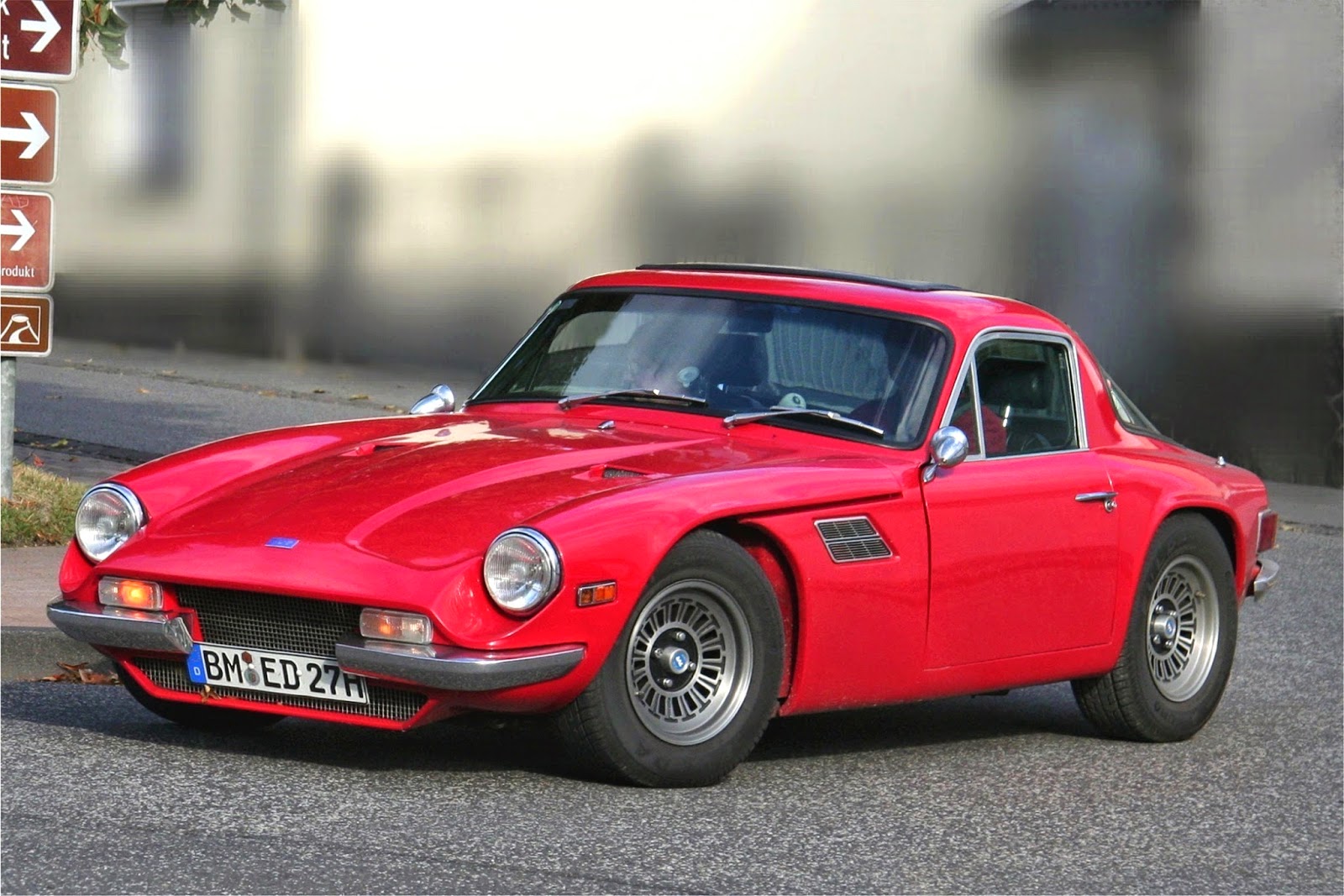 The TVR 3000M Sports Car - Automotive