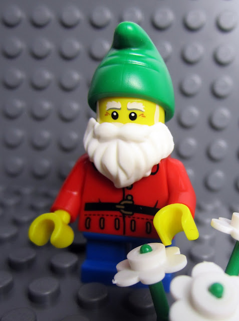 The Brick Brown Fox: Lego Minifigures Series 4 - Lawn Gnome