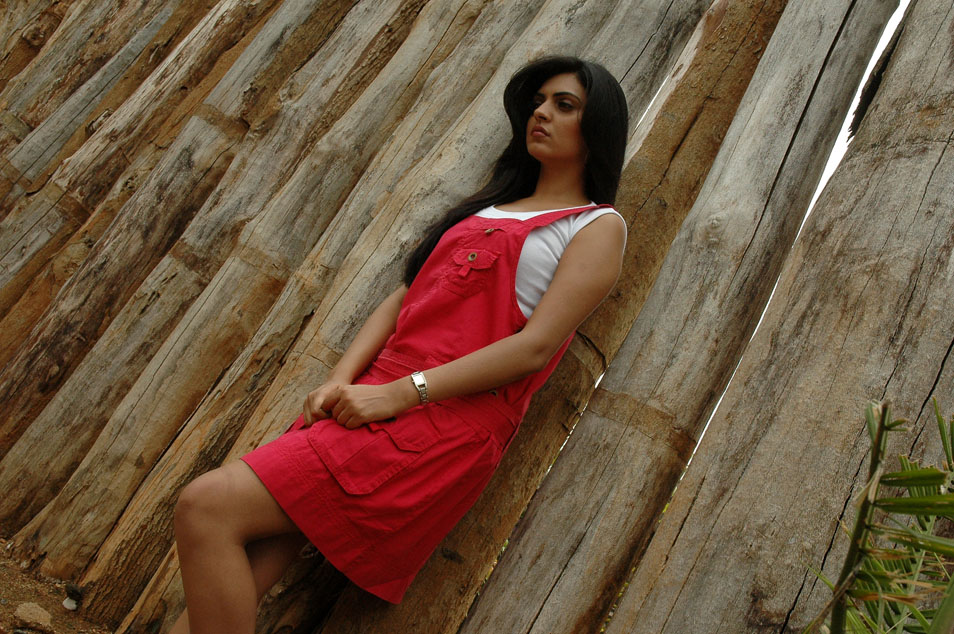Niharika singh photo stills, niharika singh hot movie masala pics ...
