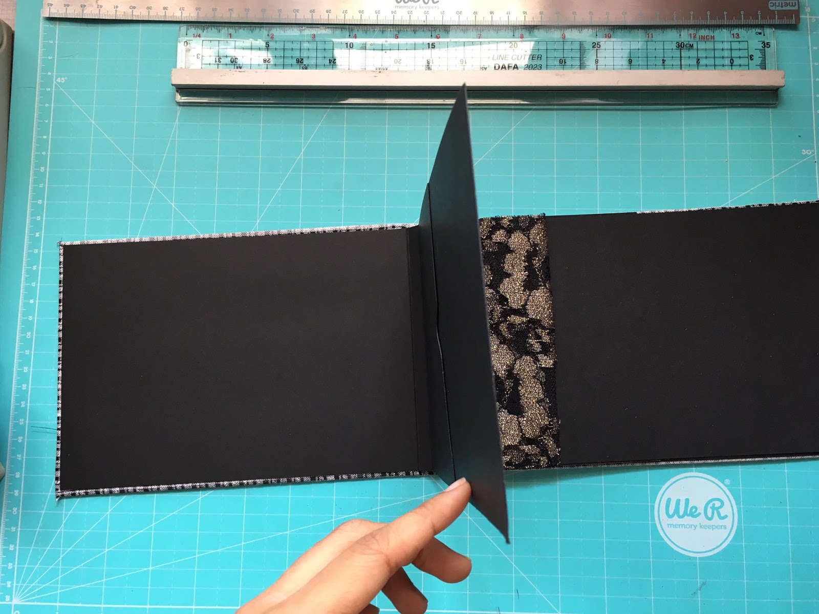 Crafters Corner : Easy And Quick Scrabook Album Binding