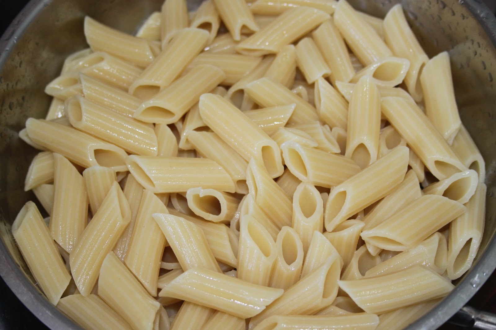 Pâtes au Pesto et Tomates séchées (chaudes ou en salade froide) - La ...