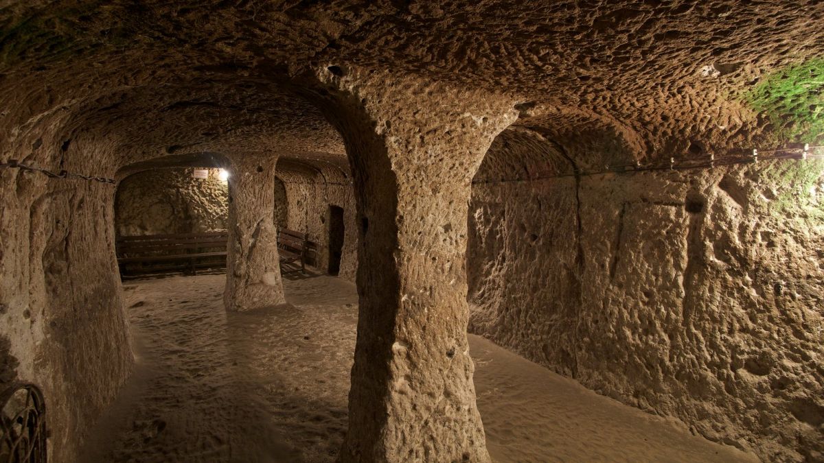 Incredible Photographs Inside Derinkuyu An Ancient Multi Level incredible-photographs-inside-derinkuyu-an-ancient-multi-level