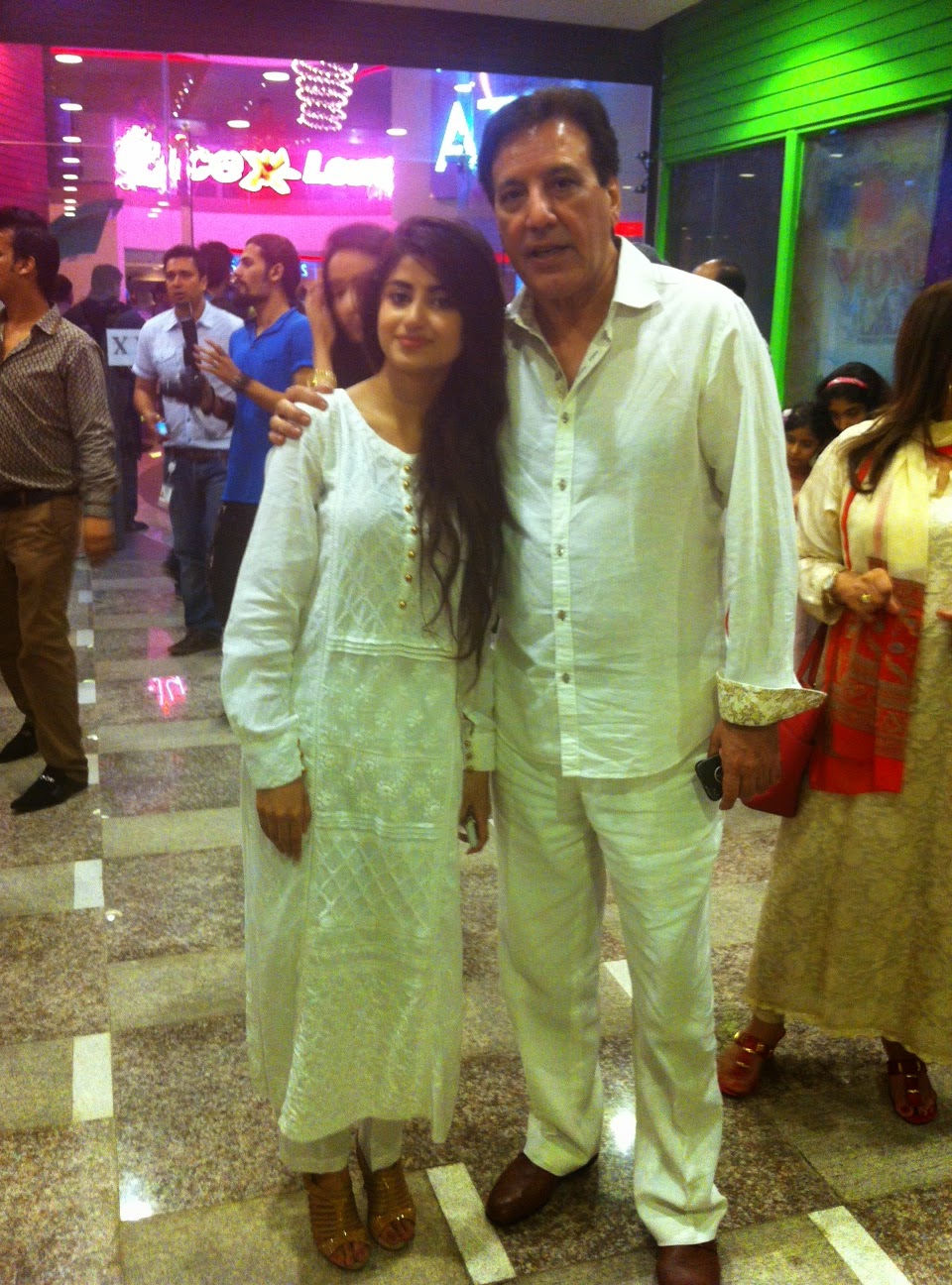 Sajal Ali With Her Family New Pictures | FashionForLife1