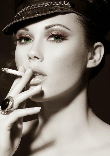 Beautiful colorful pictures and Gifs: People smoking.