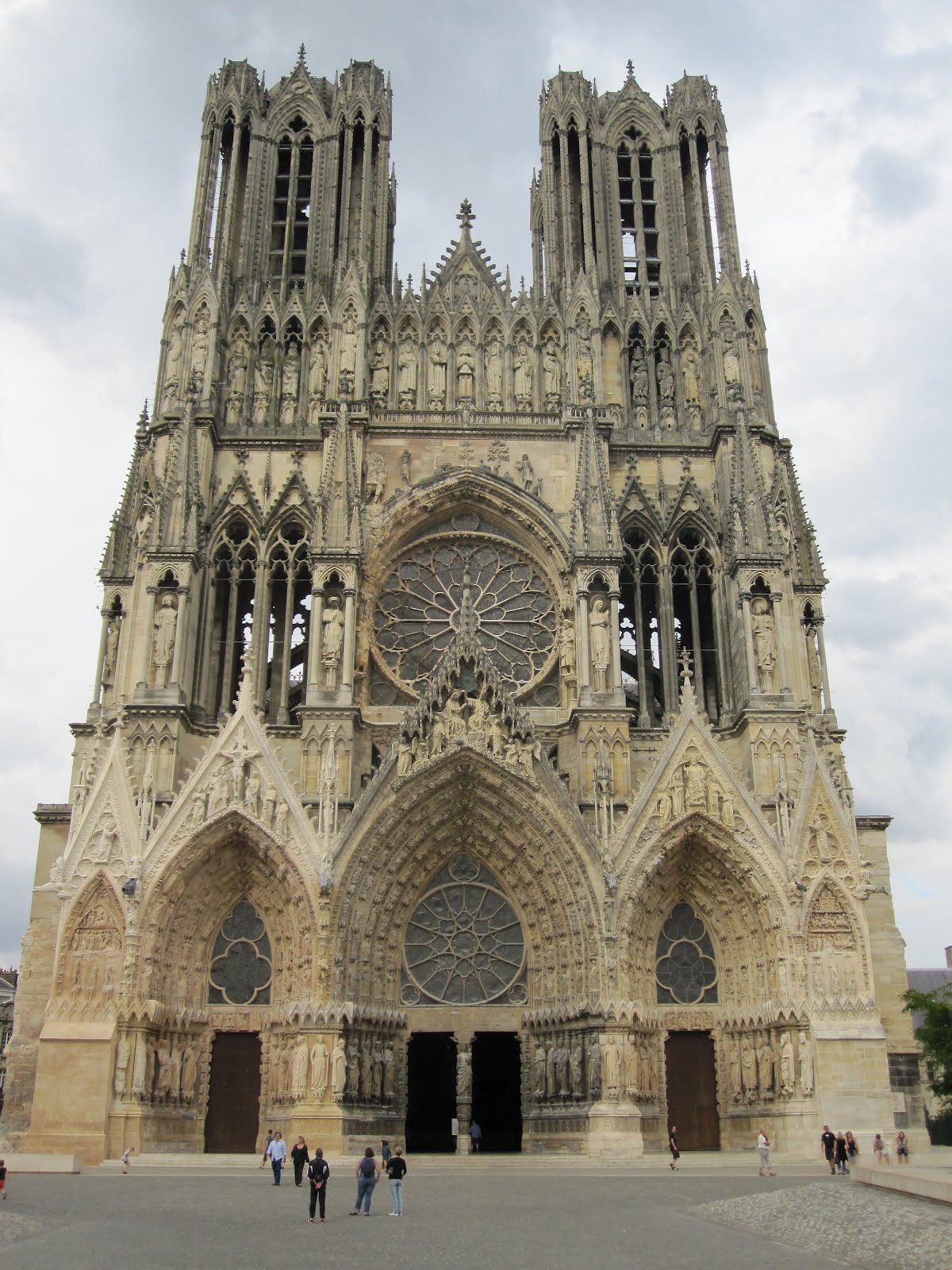 ROWDY IN GERMANY: Auver-sur-Oise & Reims