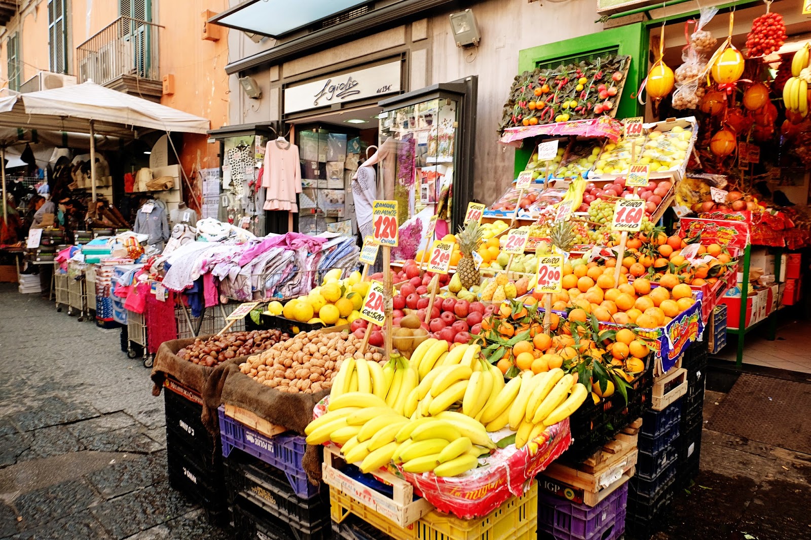 Market in Naples | Christine Loves to Travel