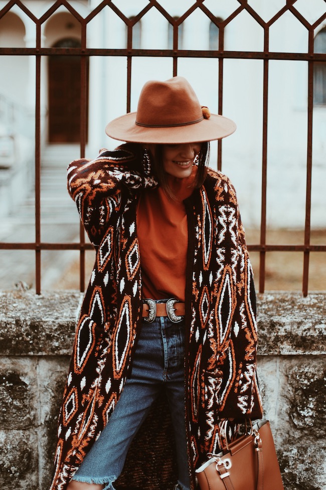 Jeansii evazati intr-o tinuta boho chic | Sandra Bendre