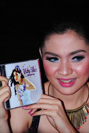 Ngintip Payudara Seleb Vicky Zhu - Ngeblog Aja