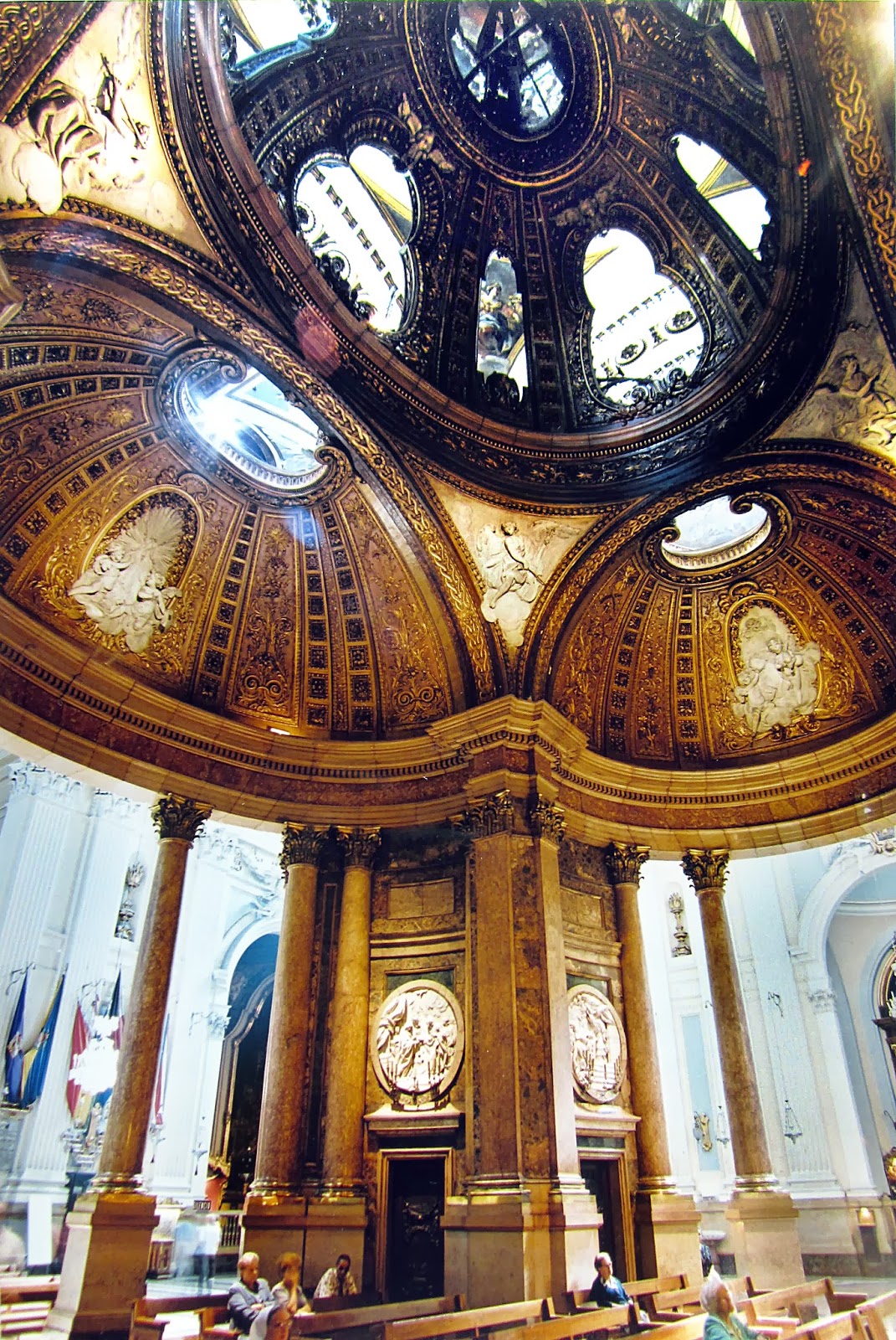 EDUARDO Y EL MUNDO EN GENERAL: BASILICA DEL PILAR DE ZARAGOZA