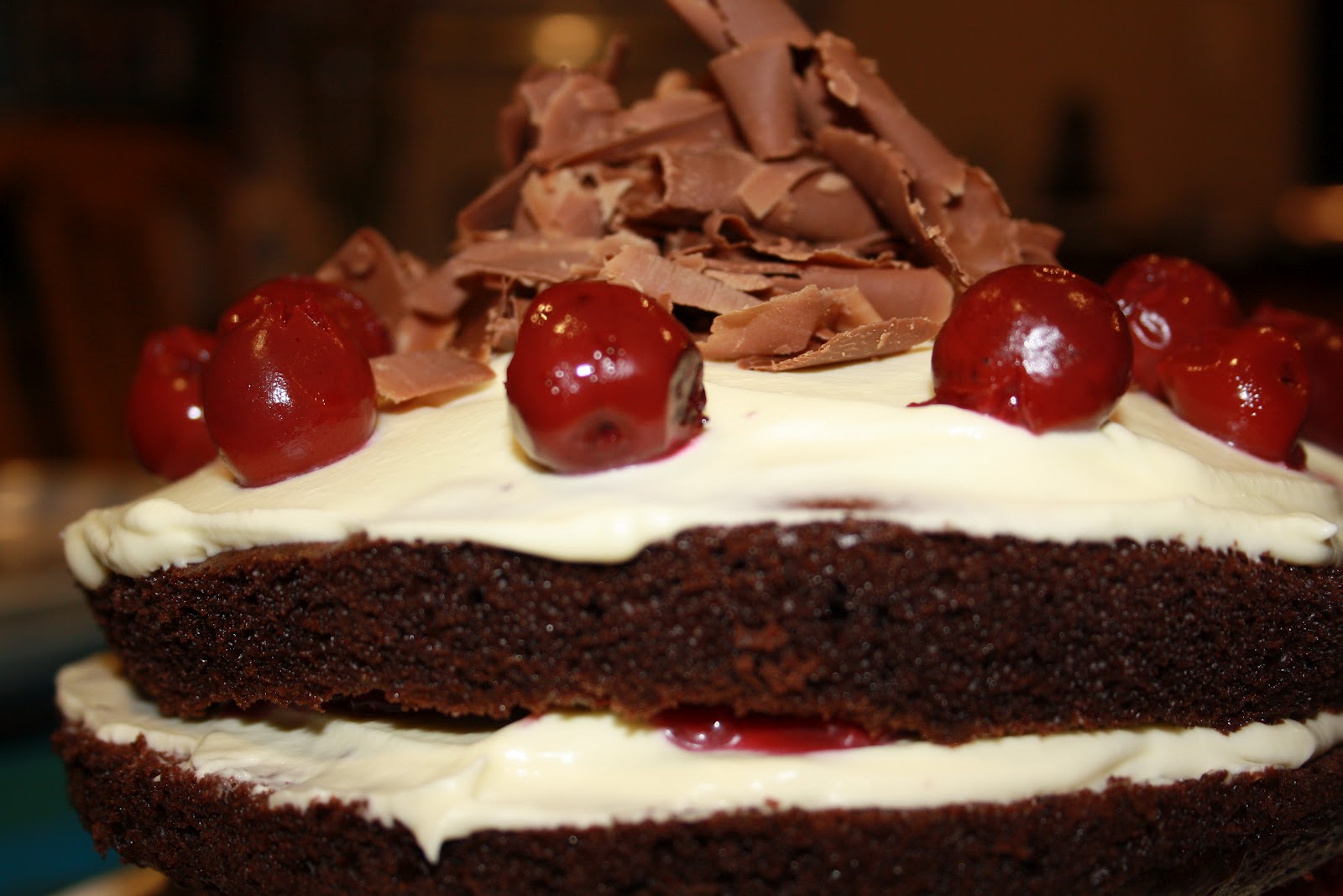 Xx emazingly sweet xX: Recipe: Black Forest Chocolate Fudge Cake
