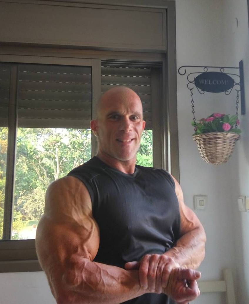MUSCLE WORSHIP COM: Ofer Ran 40+ Daddy Bodybuilder
