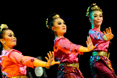 Demasiadas Noches: Jaipongan (Indonesia)