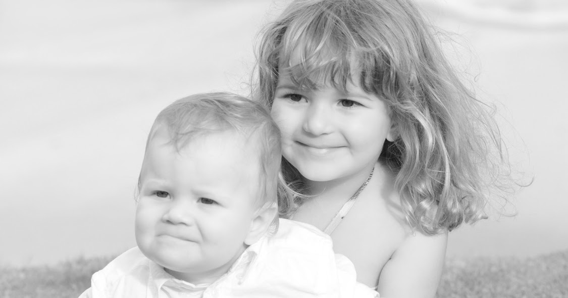 Black & White Hawaii: Siblings