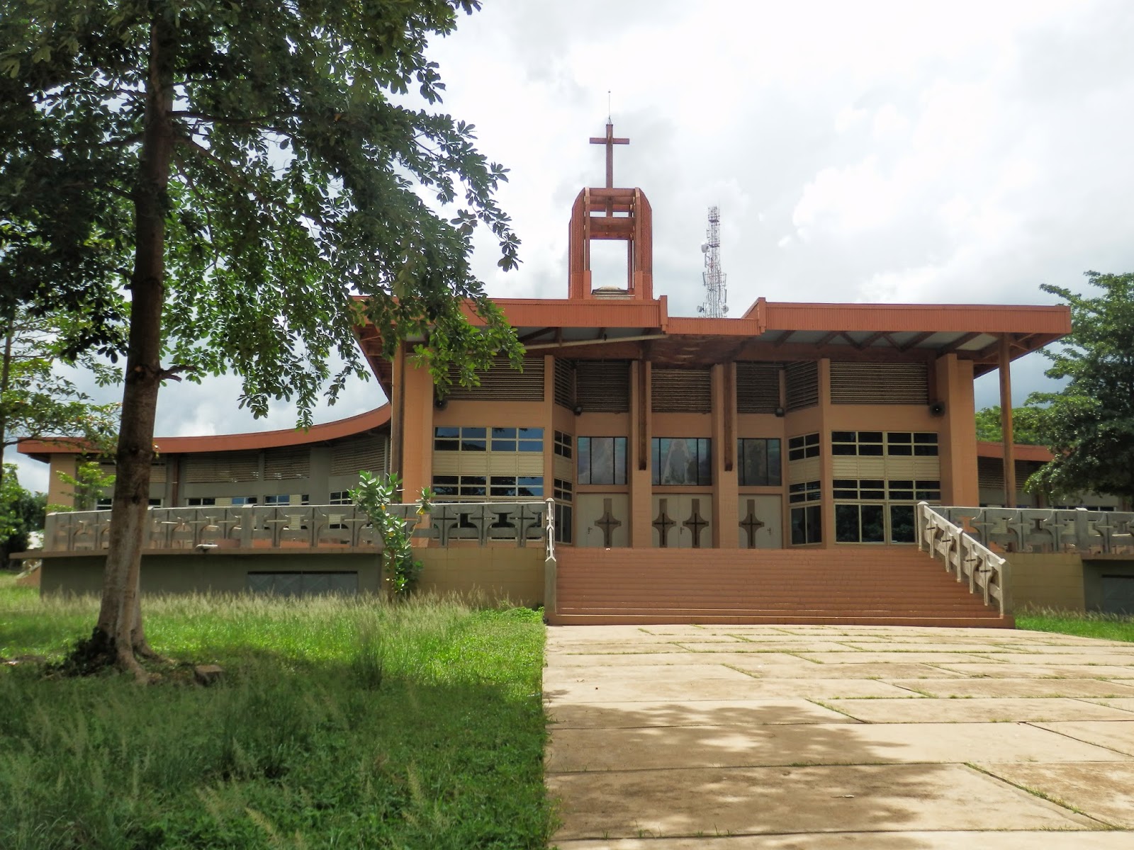 CATHEDRALE DE LOKOSSA