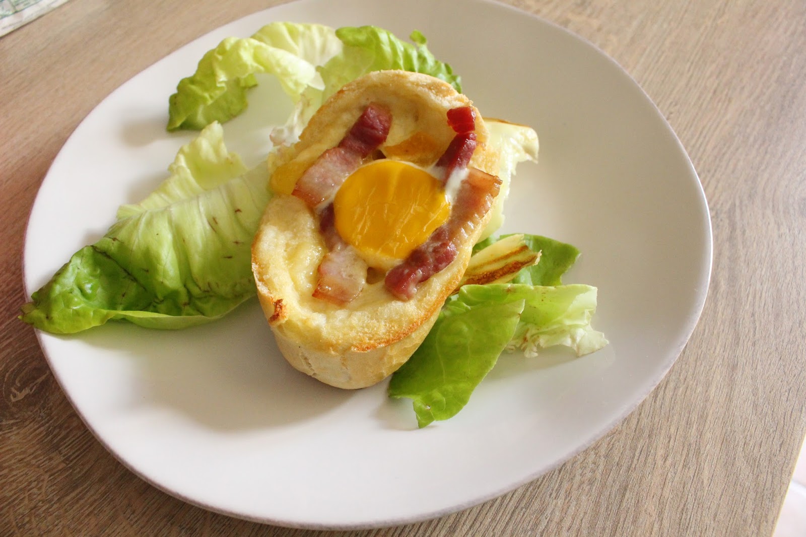 Délices d'une novice: "Egg boat" - petits pains farcis à l'oeuf, à la ...