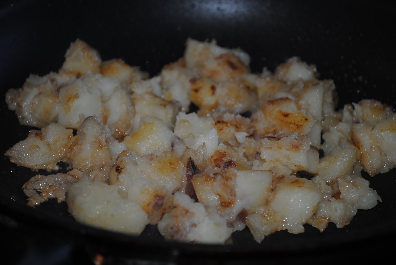 The Complete Art of Cooking: Oua batute cu cartofi si ceapa