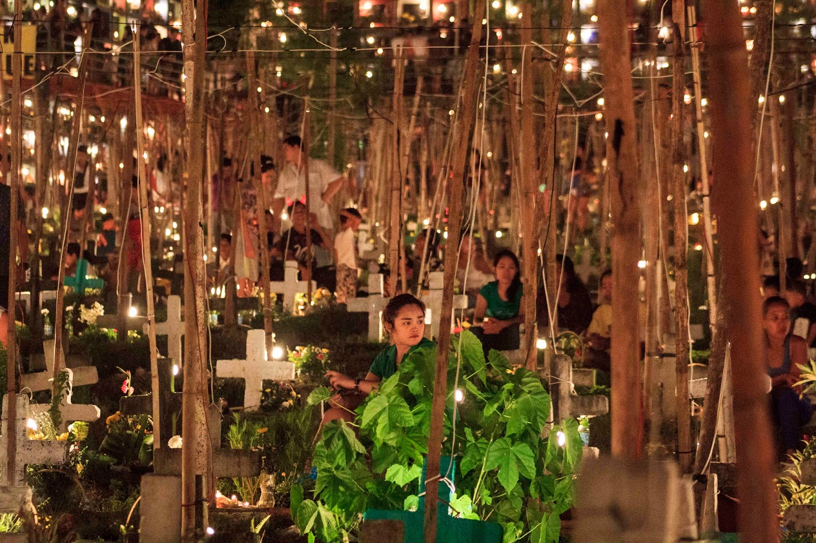 Pardo Catholic Cemetery: A Thousand and One Lights on All Souls' Day ...