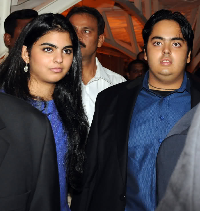 Mukesh Ambani Daughter Isha Ambani