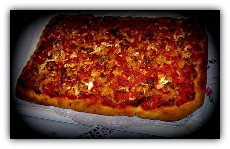 Coca amb ceba, tomaca i melva - La Cuina i el Menjar Alacantí