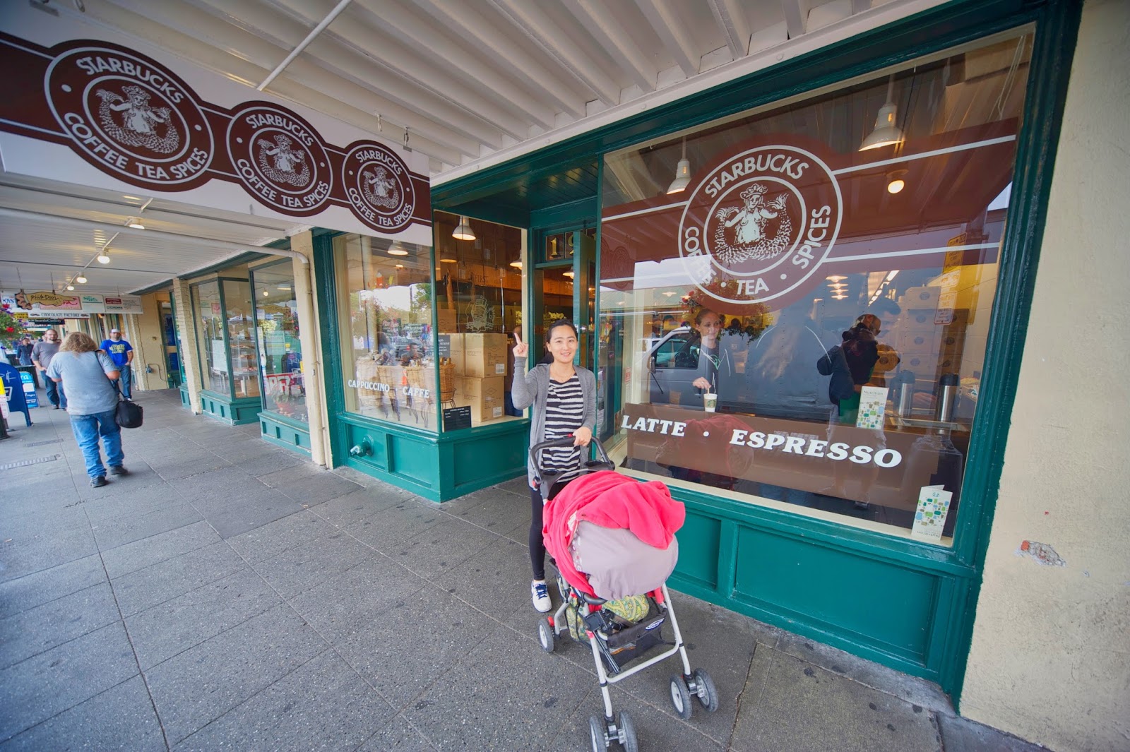 Be with Rachel: The first Starbucks in Seattle, USA