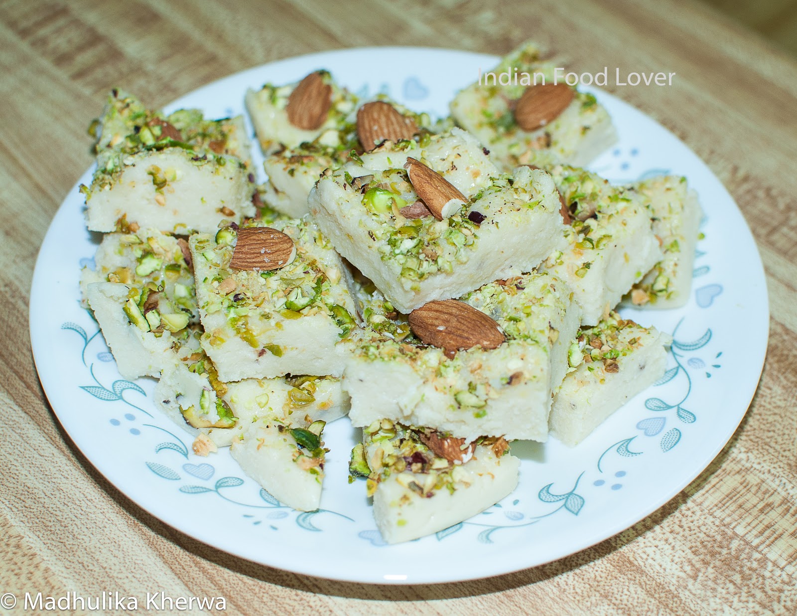 Indian Food Lovers: Kalakand / Milk Cake