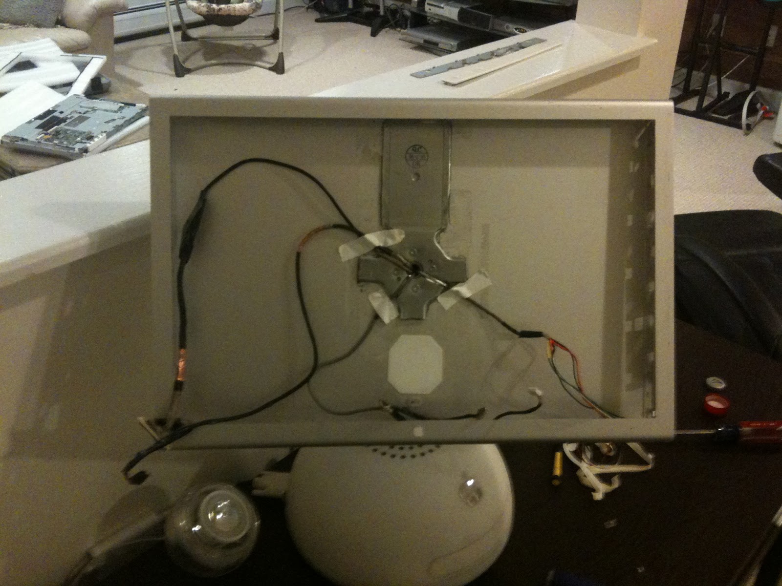 Dremel Junkie: iMac G4/Cinema Display Mod - Improvements