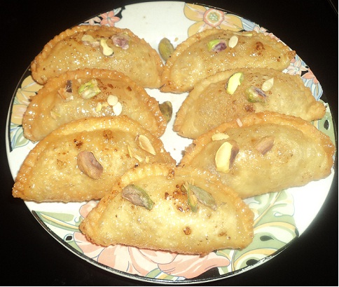 Priyanka's Simple & Delicious recipes: Mawa Gujiya