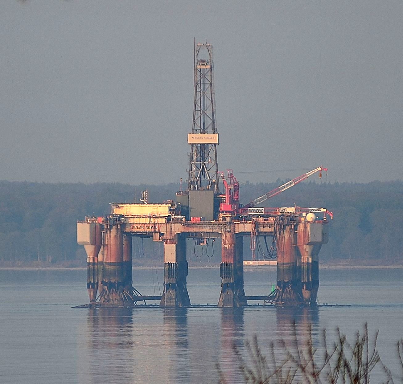 The Things I Enjoy: Three heavy duty tugboats towing oil rig Ocean ...