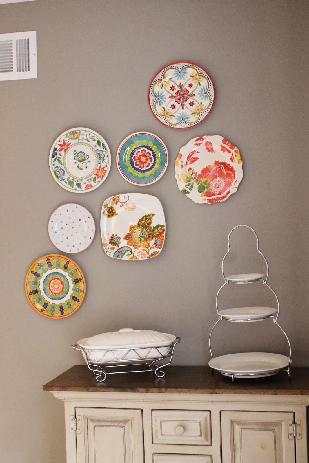 DIY Plate Wall | Bella Caiden