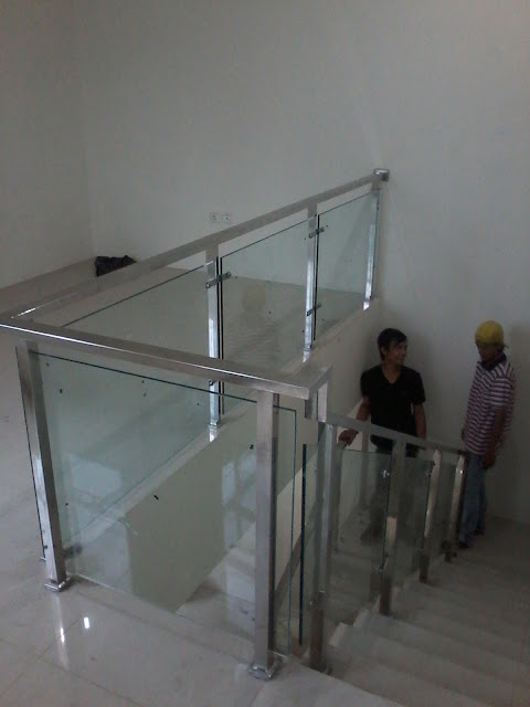 Railing Balkon dan Tangga stainless: Railing Kaca Stainless